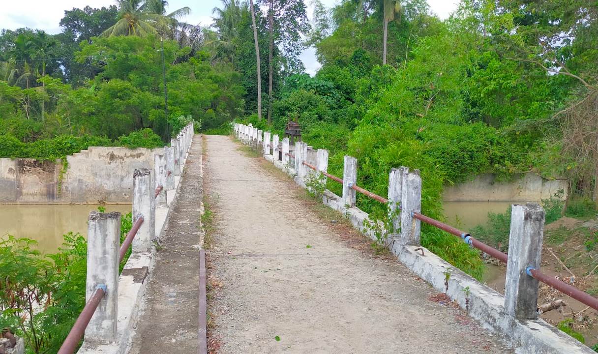 Pipa Besi Sandaran Jembatan di Gampong Lampoh Krueng Raib Dicuri, Tiang ...