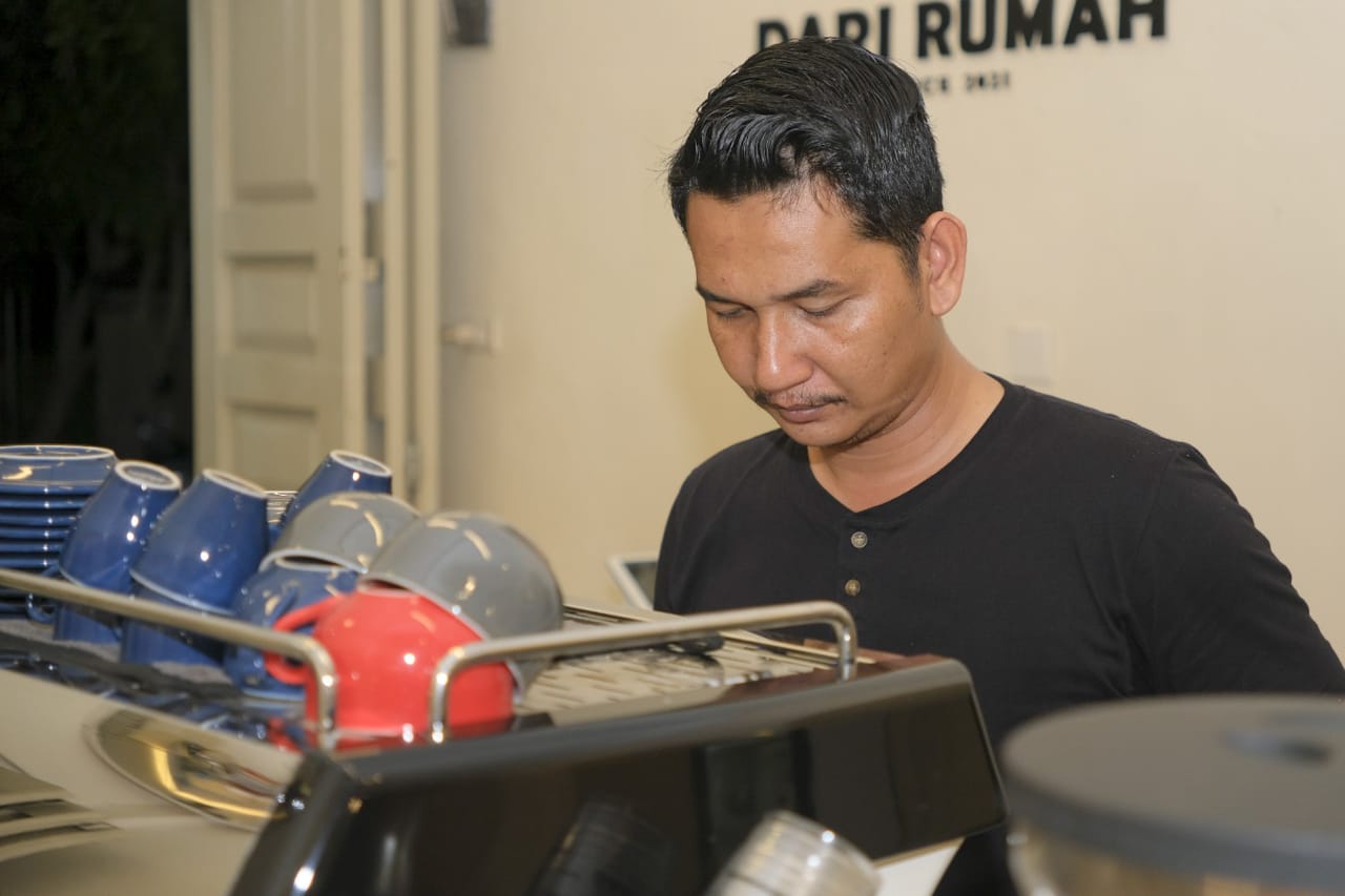 Menjelajahi Perjalanan Hidup Feri Hidayat, Barista Dari Rumah Kafe dan Resto